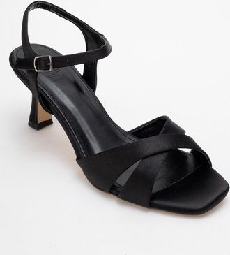 Prologue Melin Cross Riemen Stiletto Sandale