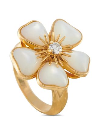 Van Cleef & Arpels mother-of-pearl flower ring - Gold