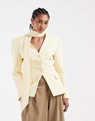 Asos Blazer cintr&eacute; &agrave; d&eacute;tail foulard-Jaune