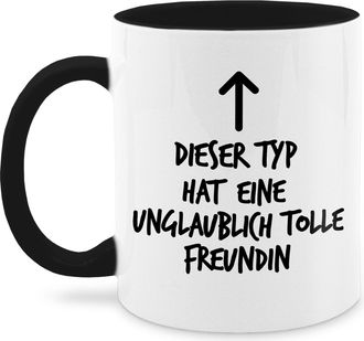 Shirtracer Tasse Tassen 325ml - Valentinstag Partner Freund & - Dieser Typ hat eine unglaublich tolle Freundin - 325 ml - Schwarz - partnertasse valentinstagstas