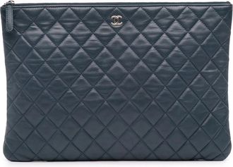 Chanel Clutches - Large Quilted Lambskin O Case Clutch - Gr. unisize - in Blau - für Damen