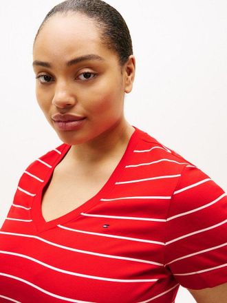 Tommy Hilfiger V-Shirt CRV SLIM CODY V-NK SS in gro&szlig;en Gr&ouml;&szlig;en, Baumwoll-Qualit&auml;t