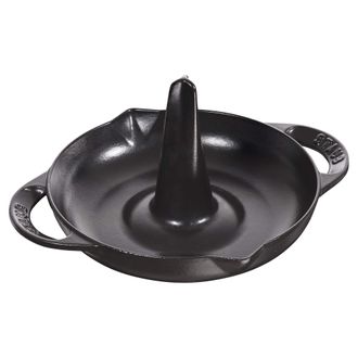 Staub Hähnchenbräter, Hähnchengrill, Hähnchen Ständer, -halter, inkl. Auffangschale, Gusseisen, 24 cm, für alle Herdarten inkl Backofen, Schwarz