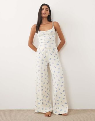 Cotton On Ensemble de pyjama long en maille pointelle avec caraco et pantalon large - Imprim&eacute; petites fleurs-Multi