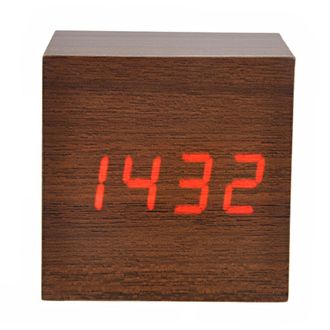 Cabilock Mini Cube Shaped Digital Wecker Mit Roter Led Holzoptik Sprachaktiviert Zeigt Datum Temperatur c An Braune Oberfl&auml;che Tischuhr F&uuml;r Home-Office Und Rei