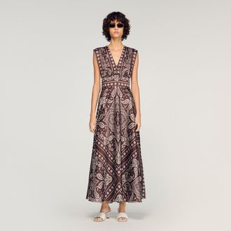 Sandro Langes Kleid mit Bandana-Muster