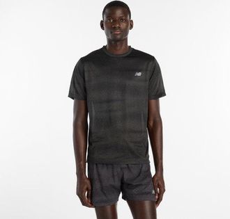 New Balance Herren RC Essential Printed T-Shirt in Schwarz/Grau, Poly-Strick, Gr&ouml;&szlig;e 2XL