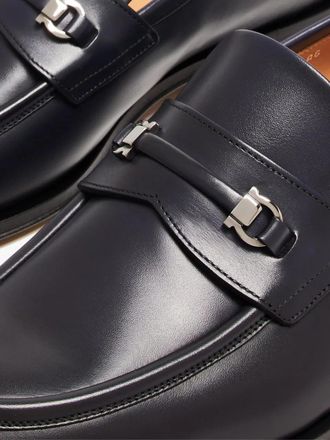 Ferragamo Low-Top Sneaker - Desmond Gancini Loafers - Gr. 43,5 (EU) - in Blau - f&uuml;r Damen