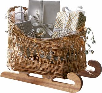 Loberon Deko-Schlitten Quileta, Handgeflochten, für Dekoration & Geschenke, Weihnachtliches Dekoobjekt, Weihnachten, Winterdeko, Rattan, Kiefernholz, braun