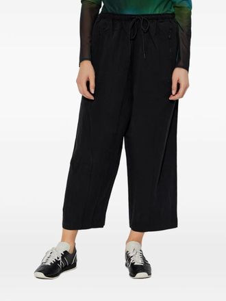 Yohji Yamamoto pantalon court à taille élastiquée - Noir