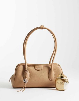 Calvin Klein Sac port&eacute; &eacute;paule effet grain&eacute; avec embl&egrave;me - Fauve-Marron