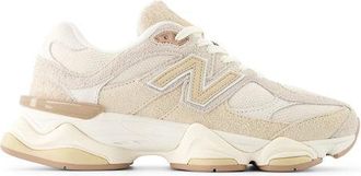 New Balance Unisex 9060 in Beige/Wei&szlig;, Wildleder/Mesh, Gr&ouml;&szlig;e 47.5