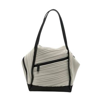 Issey Miyake Sac bandouli&egrave;re &agrave; plis biais - Femme - Sacs - Gris - Taille: ONE Size