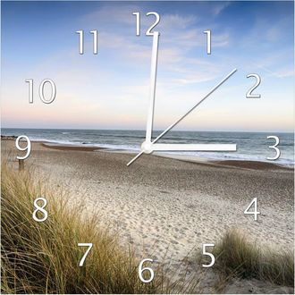 Wallario Design-Wanduhr Strandspaziergang im Urlaub an der Ostsee aus Glas, Motiv-Uhr Größe 30 x 30 cm, weiße Zeiger