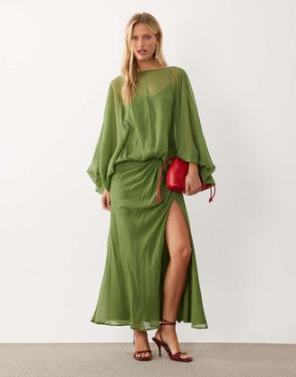 Asos robe longue &agrave; manches ballon et taille blousante en vert olive