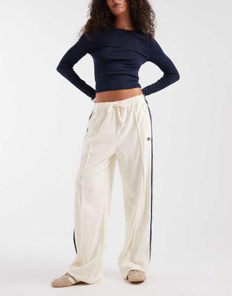 adidas Originals Pantalon de surv&ecirc;tement en tissu &eacute;ponge - Blanc cr&egrave;me