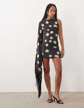 Asos robe courte &agrave; pois imprim&eacute;s avec d&eacute;tail franges et manches chauve-souris en noir