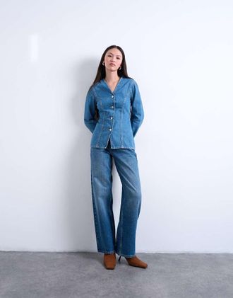 Topshop Chemise cintr&eacute;e en denim &agrave; encolure en V - Bleu moyen