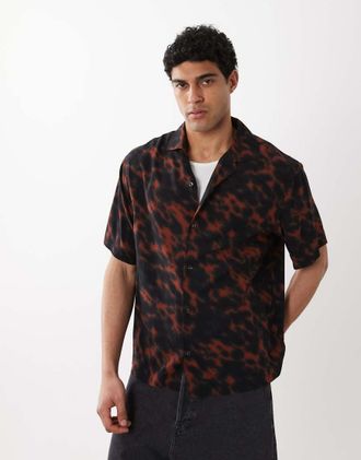 HUGO BOSS HUGO Red - Kurz&auml;rmliges Oversize-Hemd in Schwarz und Rot mit Muster