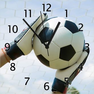 Wallario Design-Wanduhr Fu&szlig;ball - Torwart im Tor vor blauem Himmel aus Glas, Motiv-Uhr Gr&ouml;&szlig;e 30 x 30 cm, Schwarze Zeiger