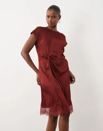 Vero Moda Robe courte fronc&eacute;e avec bordure en dentelle - Rouille-Orange