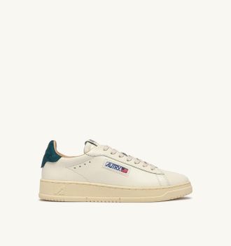 Autry BASKETS DALLAS LOW EN CUIR MARSHMALLOW ET DARK SEA