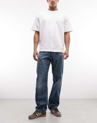 Weekday Space - Gerade geschnittene Relaxed-Fit-Jeans in mittelblauer Used-Waschung mit Dynamo-Details
