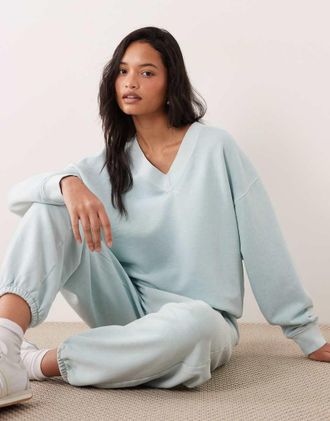 Arket Oversize-Sweatshirt in Minzgr&uuml;n mit V-Ausschnitt, Kombiteil