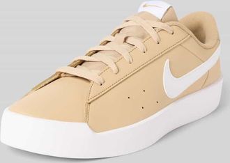 Nike Sneaker mit Label-Detail