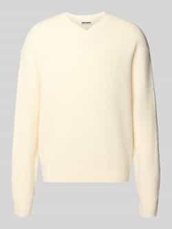 Review Weicher Strickpullover mit V-Ausschnitt