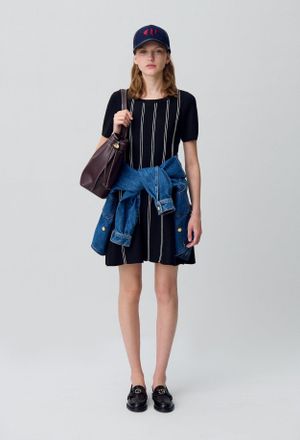 Claudie Pierlot Kurzes, ausgestelltes Strickkleid