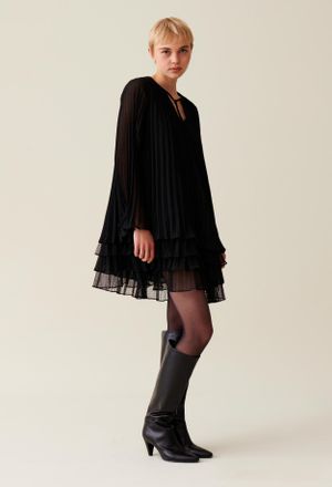 Claudie Pierlot Robe courte noire volant&eacute;e