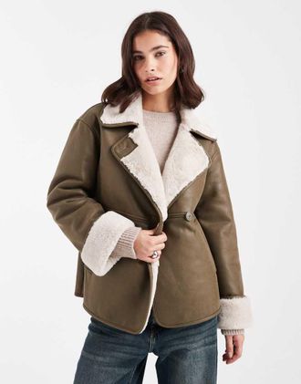 New Look Jacke aus Kunstpelzmix in Khaki-Gr&uuml;n