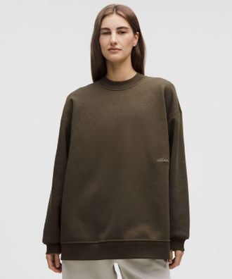 lululemon Big Cozy Rundhalsoberteil im Ultra-Oversized f&uuml;r Frauen - Gr&ouml;&szlig;e M in Olive Brown