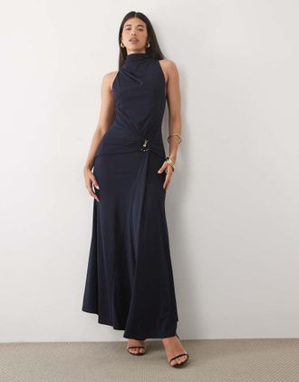 Asos hochgeschlossenes Maxikleid mit Drapierung und Besatzdetails in Marineblau