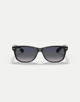 Ray-Ban New Wayfarer - Lunettes de soleil classiques &agrave; monture carr&eacute;e et verres polaris&eacute;s bleus - Noir