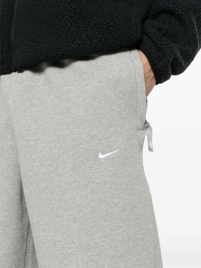 Nike pantalon de jogging à logo Solo Swoosh - Gris dès 117,00 € - sur ...