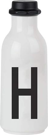 DESIGN LETTERS Pers&ouml;nliche Trinkflasche Wei&szlig; (H) | BPA-Frei | 500 ml | Tritan Wasserflasche im Nordisches Design | Auslaufsicher | Sp&uuml;lmaschinengeeignet | erh&auml;ltlich