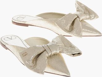 Valentino Lam&eacute;-Leder-Mules mit Maxi-Schleife Valentino