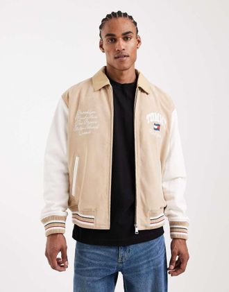 Tommy Jeans College-Jacke aus echtem Wildleder in Beige-Neutral