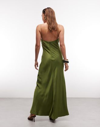 Mango Robe longue en satin avec bretelles fines et d&eacute;collet&eacute; plongeant en V - Vert