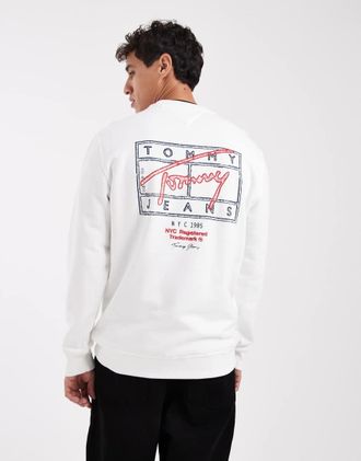 Tommy Jeans Sweatshirt in Weiß mit Flag-Logo auf der Brust
