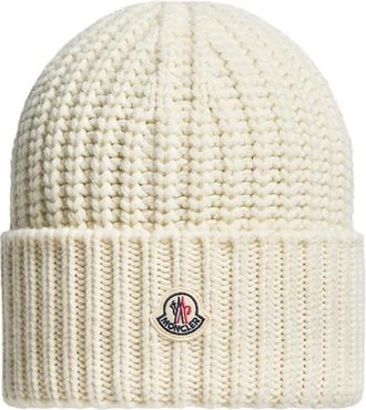 Moncler Caps & Mützen - Ribbed Knit Beanie With Logo Detail - Gr. ONE SIZE - in Beige - für Damen