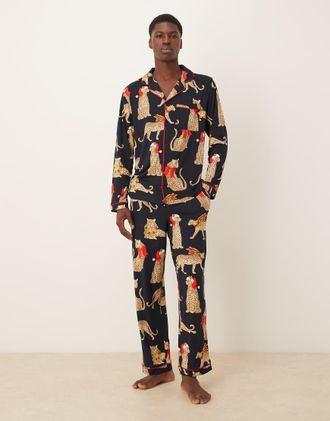 Chelsea Peers His & Hers - Polyester-Pyjama inklusive lang&auml;rmligem Oberteil mit Reverskragen, mit Weihnachts-Leopardenmuster-Marineblau