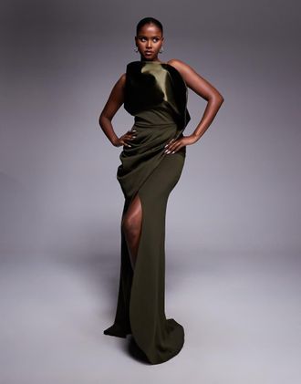 Asos Robe longue de qualit&eacute; sup&eacute;rieure fronc&eacute;e aux hanches avec encolure drap&eacute;e en satin structur&eacute; - Kaki-Vert
