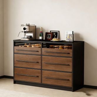 Generic Sideboard mit Mehreren Schubladen und Stauf&auml;chern, mit Einer Arbeitsplatte aus Stein, das als integrierte Einheit for die Essenszubereitung und die Au