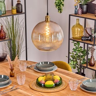 HOFSTEIN H&auml;ngeleuchte Koyoto, 1-flammige H&auml;ngelampe aus Metall/Riffelglas in Gold/Bernstein/Klar, moderne Pendelleuchte im Retro/Vintage-Design (Schirm 30 cm),