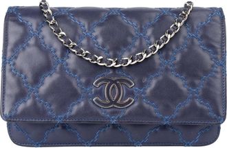 Chanel Crossbody Bags - Chanel Bleu Quilted Stitch Lambskin Wallet On Chai - Gr. unisize - in Blau - f&uuml;r Damen