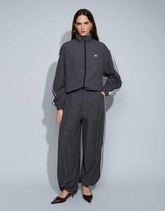 adidas Originals pantalon ample &agrave; carreaux noir