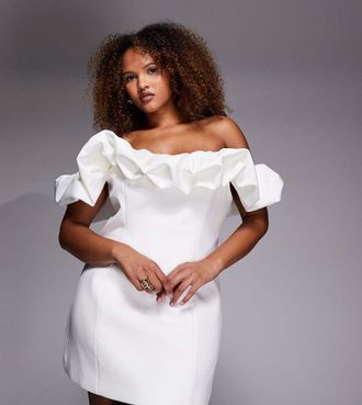 Forever New Bridal - Kurzes, schulterfreies Brautkleid in Wei&szlig;